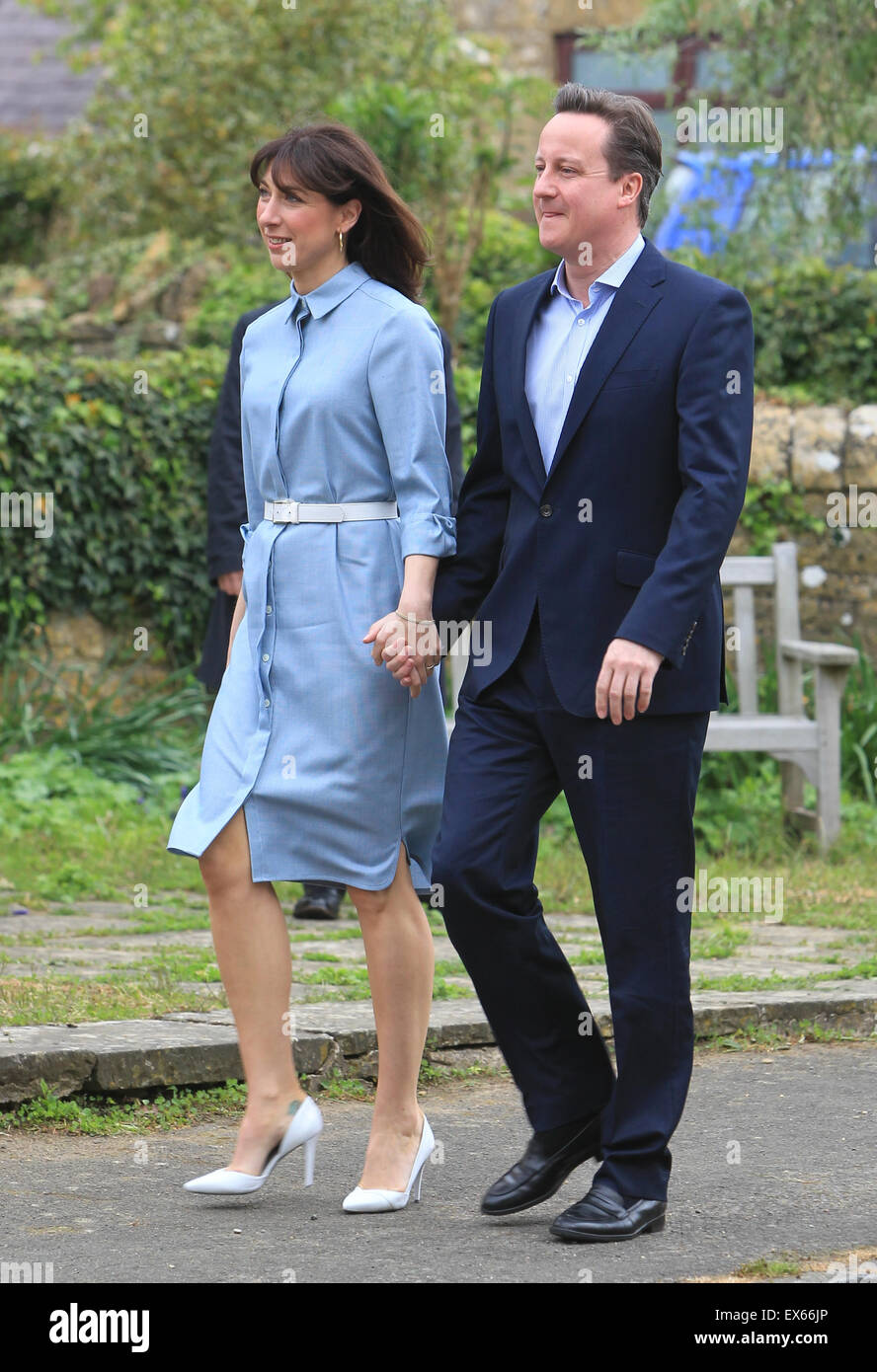 David Cameron votes in his constituency in Witney with his wife ...