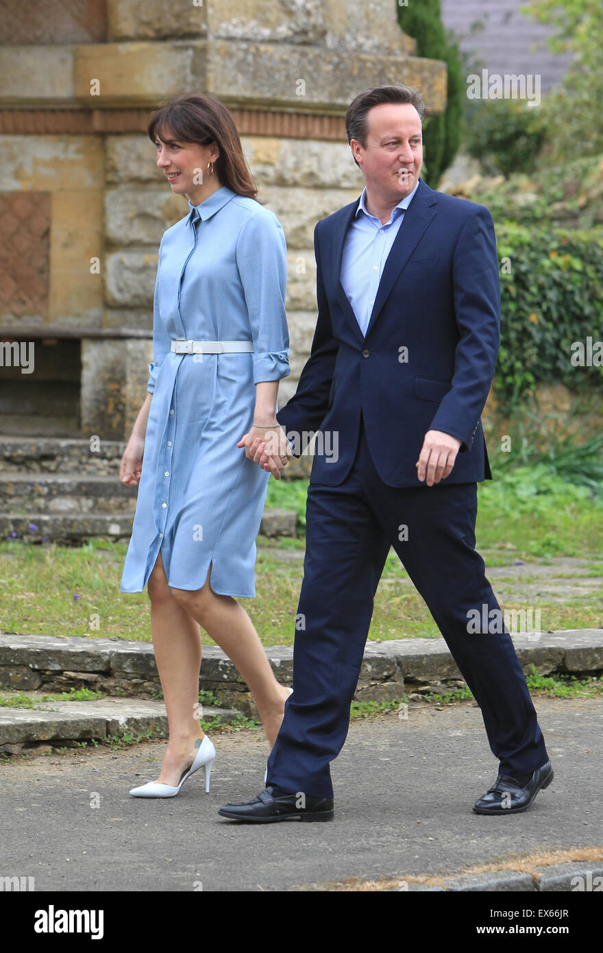David Cameron votes in his constituency in Witney with his wife ...