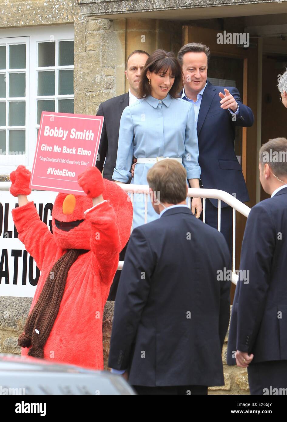 David Cameron votes in his constituency in Witney with his wife ...
