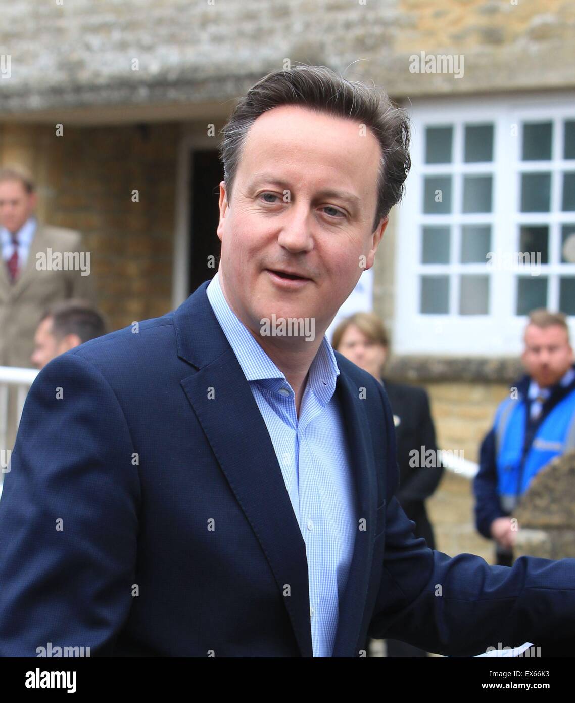 David Cameron votes in his constituency in Witney with his wife ...