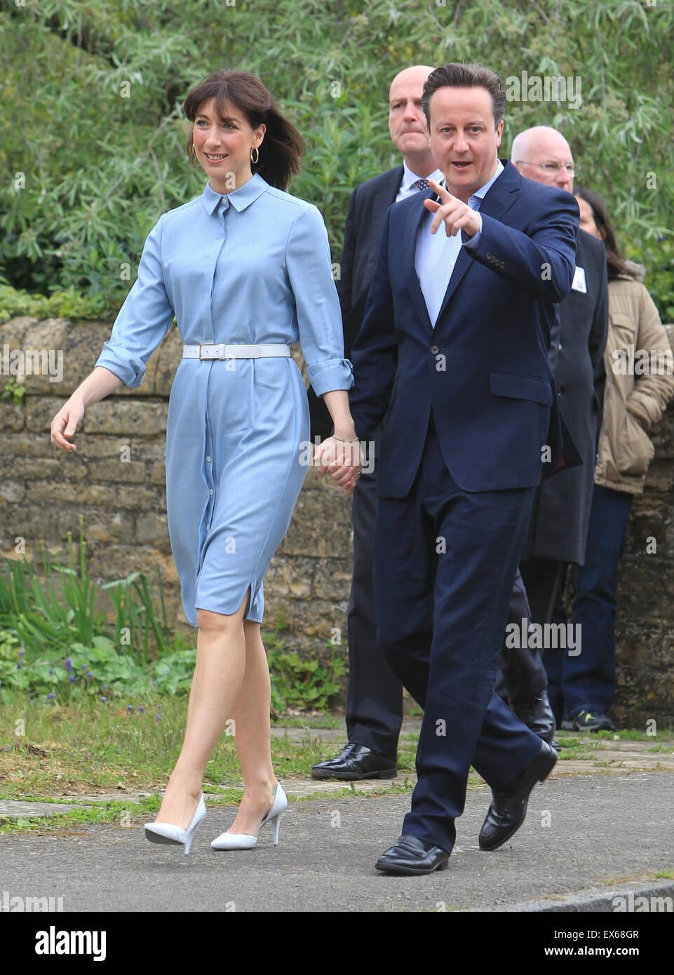 David Cameron votes in his constituency in Witney with his wife ...