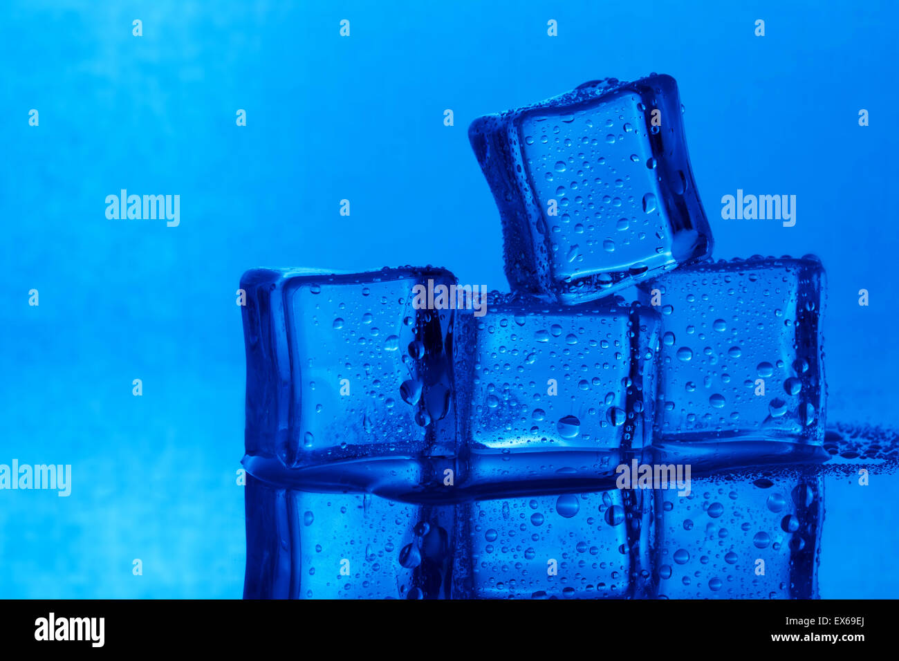 Stack of four ice cubes hi-res stock photography and images - Alamy