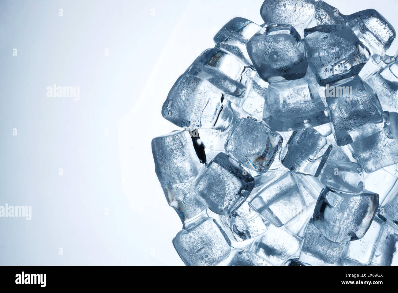 Large ice cubes hi-res stock photography and images - Alamy