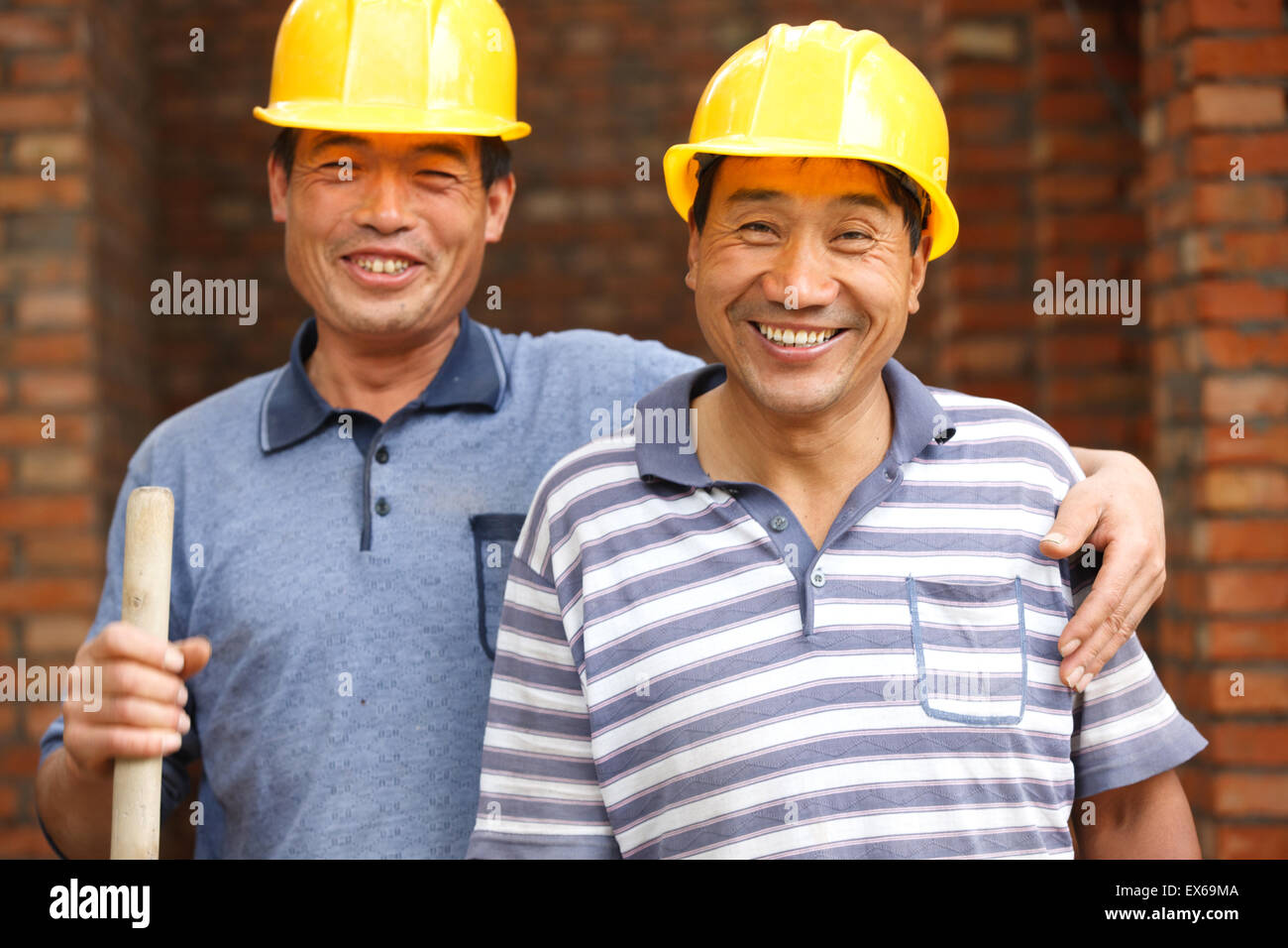 Portrait of two construction workers Stock Photo - Alamy
