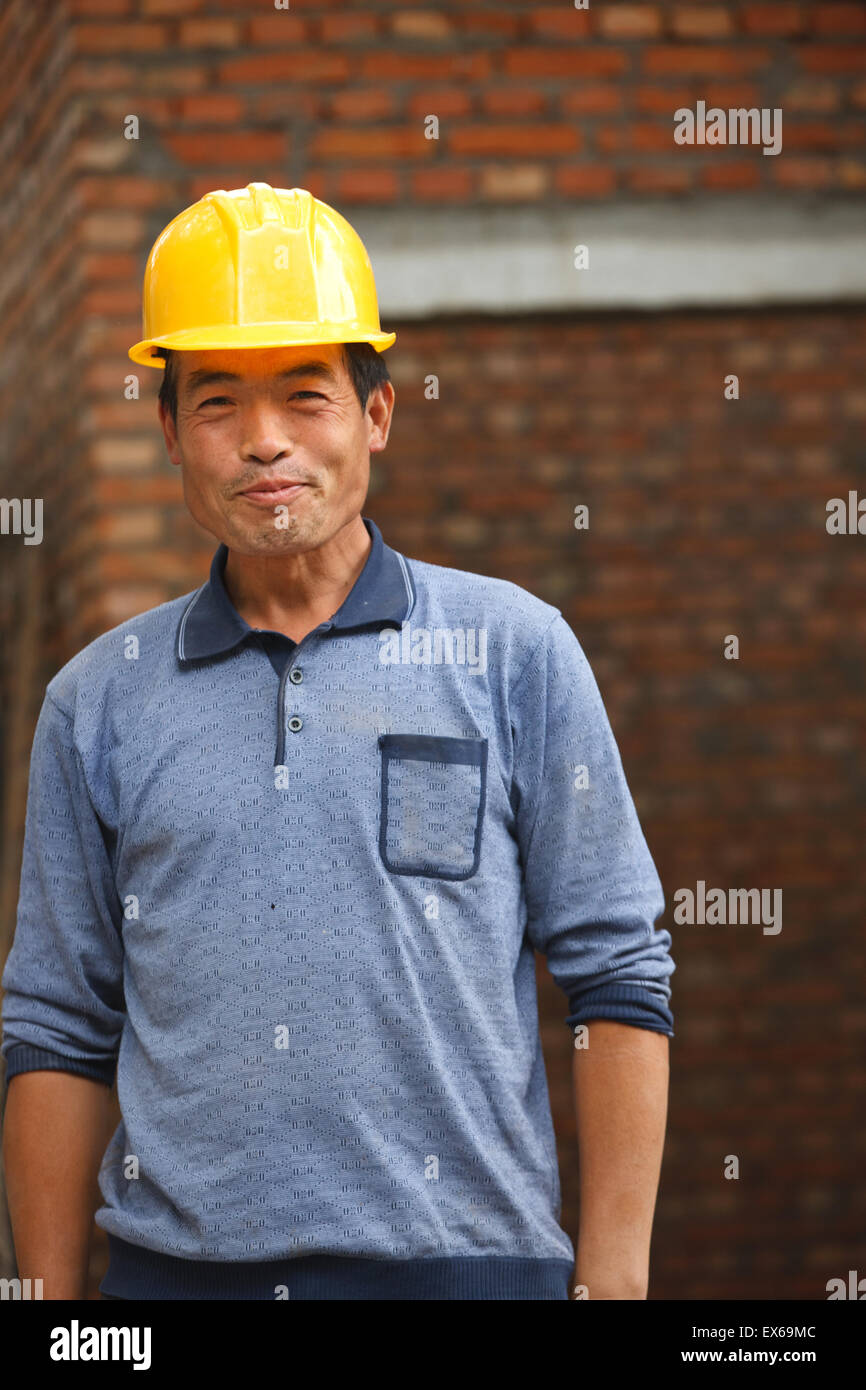 Portrait of construction worker Stock Photo - Alamy