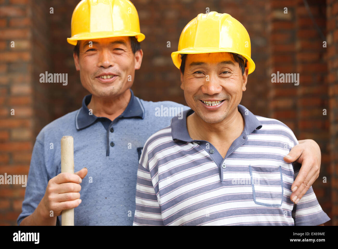 Portrait of two construction workers Stock Photo - Alamy