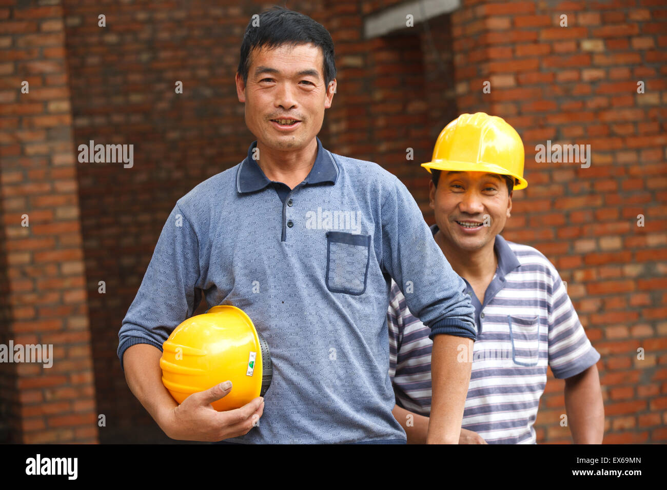 Portrait of two construction workers Stock Photo - Alamy