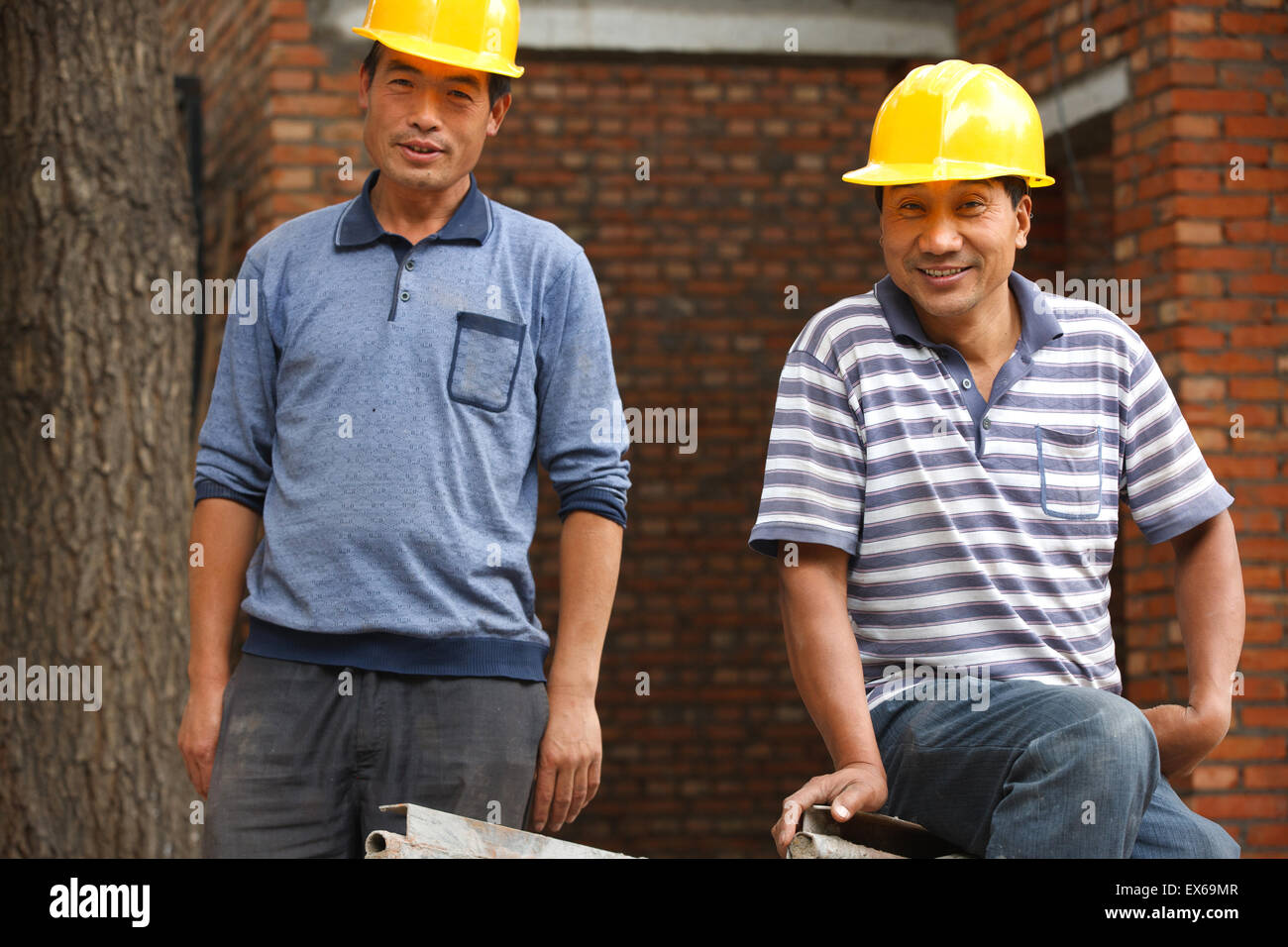 Portrait of two construction workers Stock Photo - Alamy