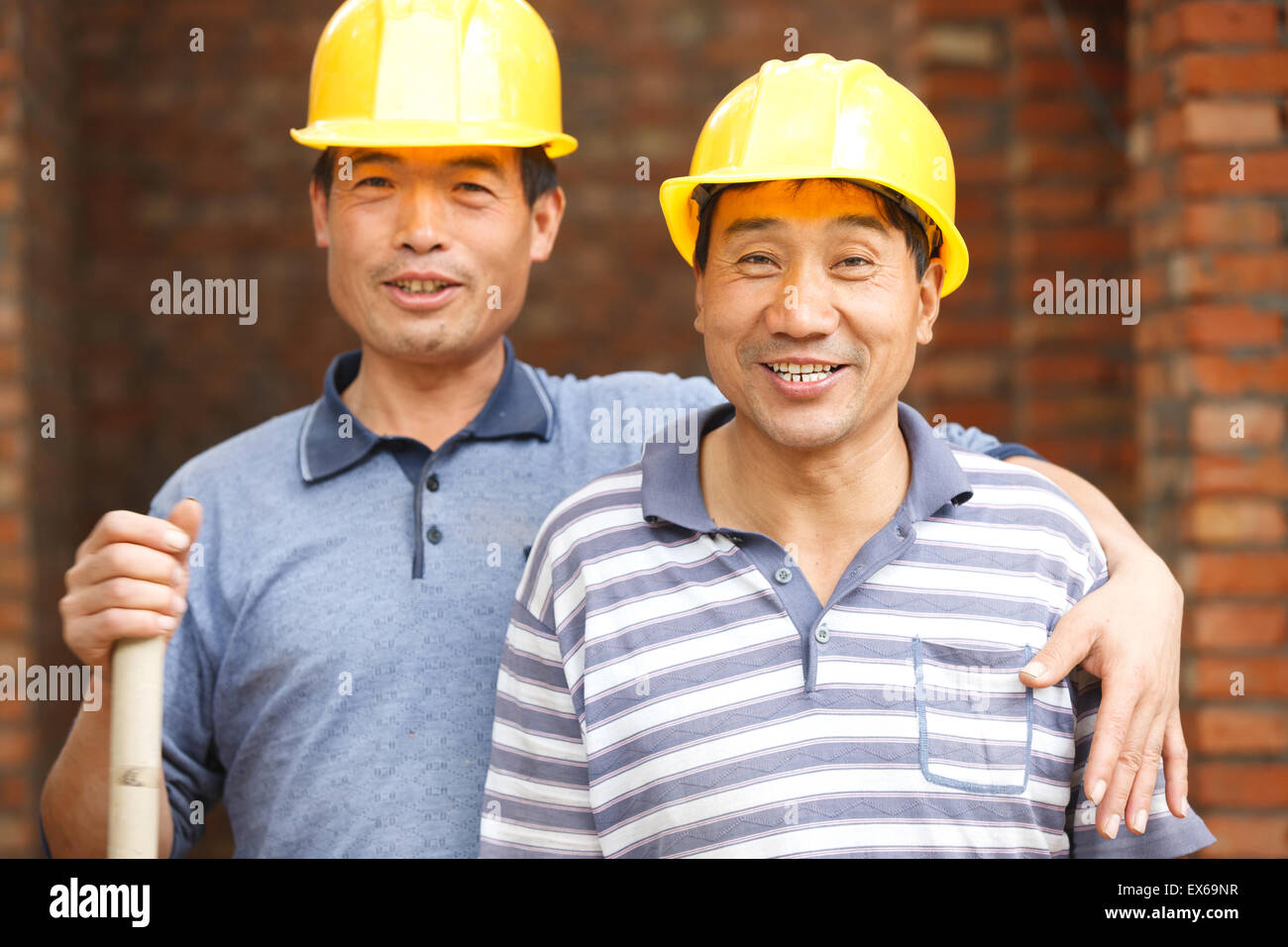 Portrait of two construction workers Stock Photo - Alamy