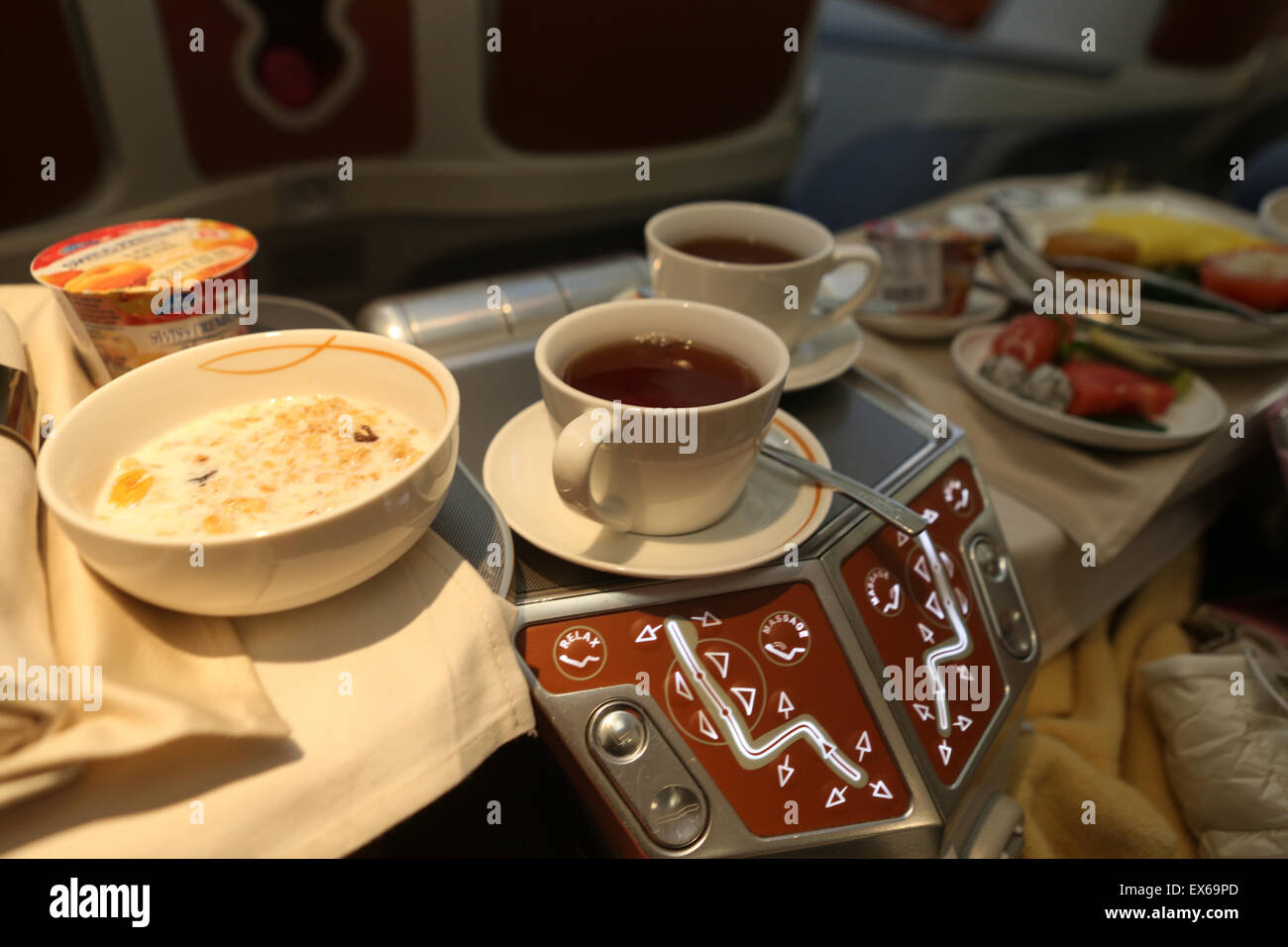 Airline food plate hi-res stock photography and images - Alamy