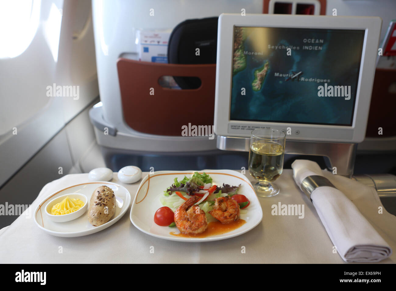 Airplane food eating hi-res stock photography and images - Alamy