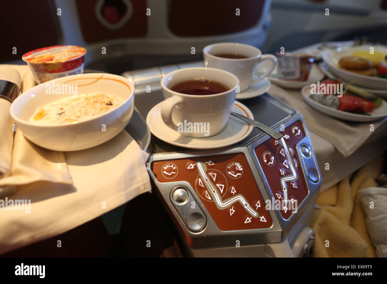 Airline meal hi-res stock photography and images - Alamy