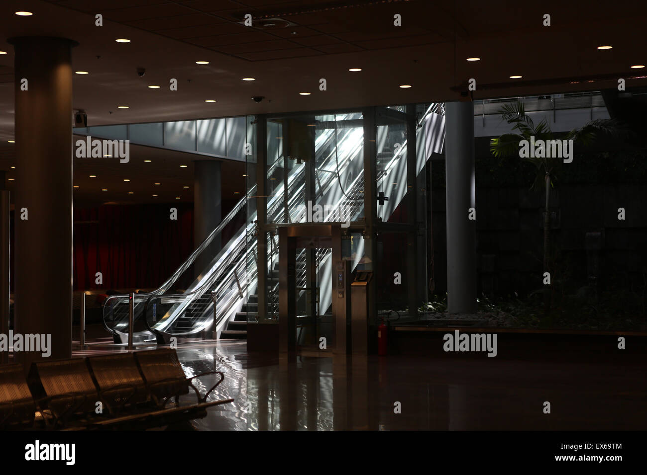 Interior office building lighting hi-res stock photography and images ...