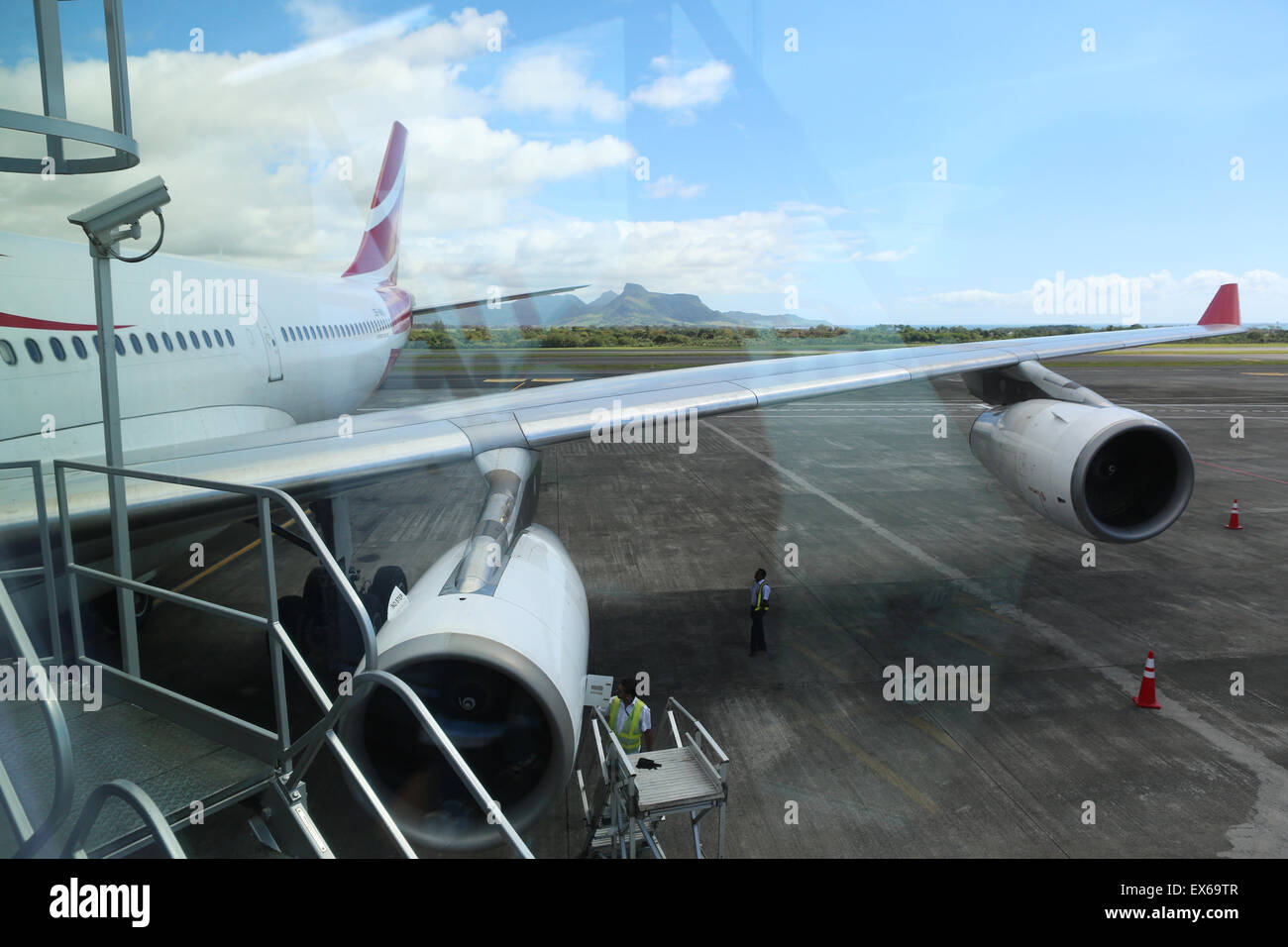 Aeroplane parking airplane parking hi-res stock photography and images ...