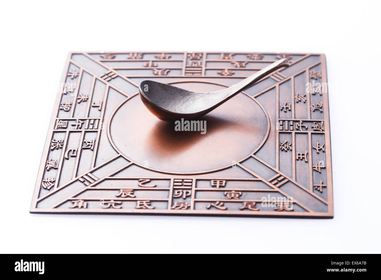 Ancient chinese compass hi-res stock photography and images - Alamy
