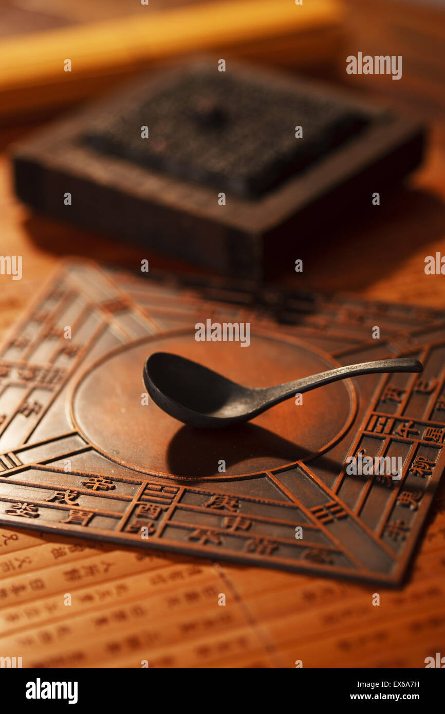 Ancient china compass rose hi-res stock photography and images - Alamy