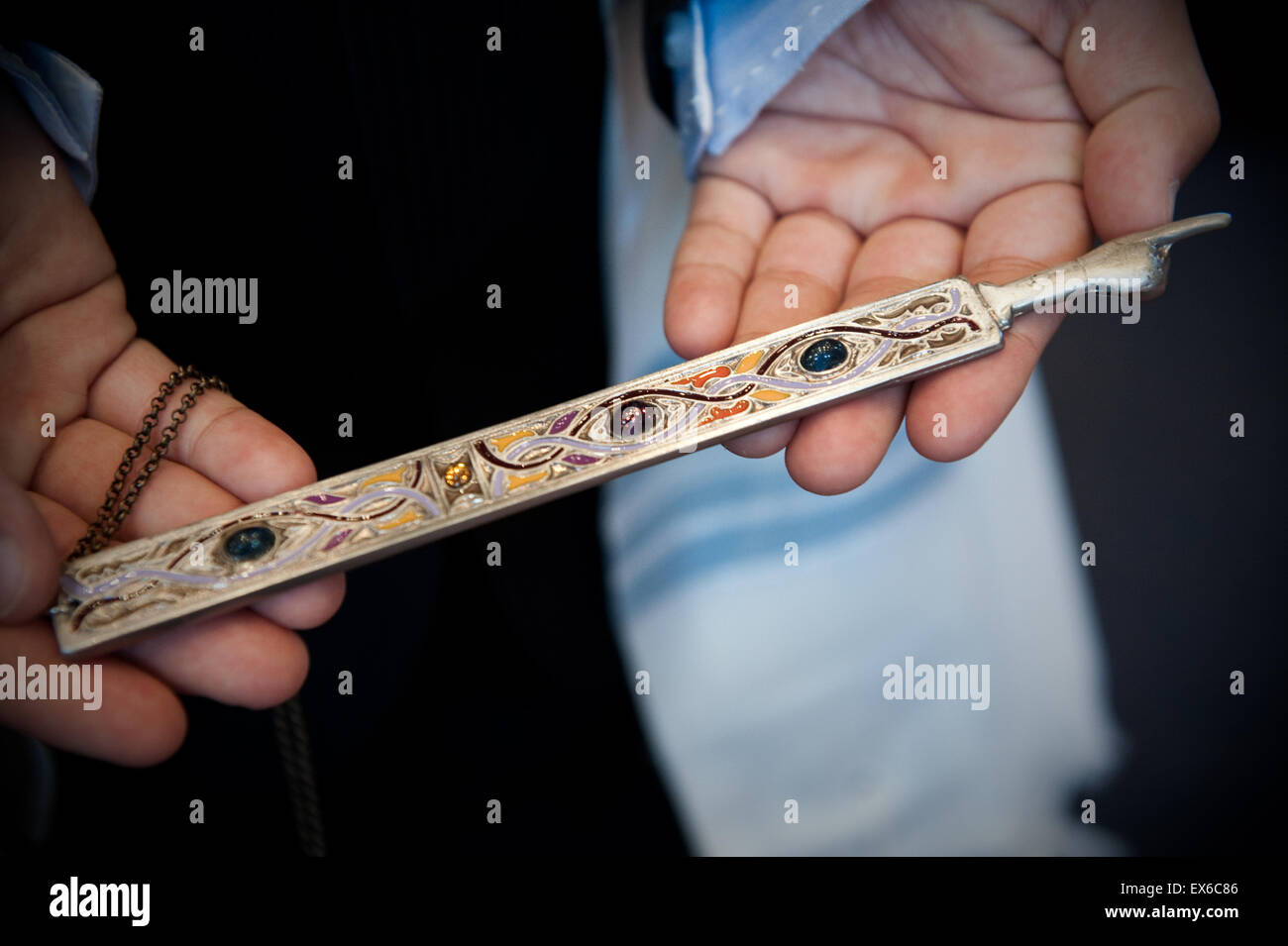 Torah yad hi-res stock photography and images - Alamy