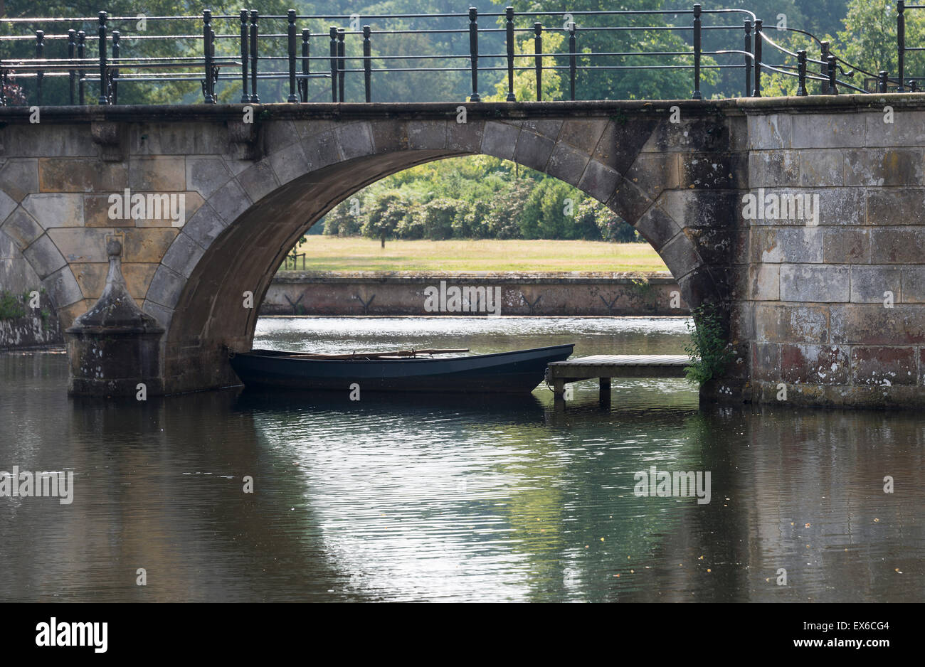 Bridge water boat hi-res stock photography and images - Alamy
