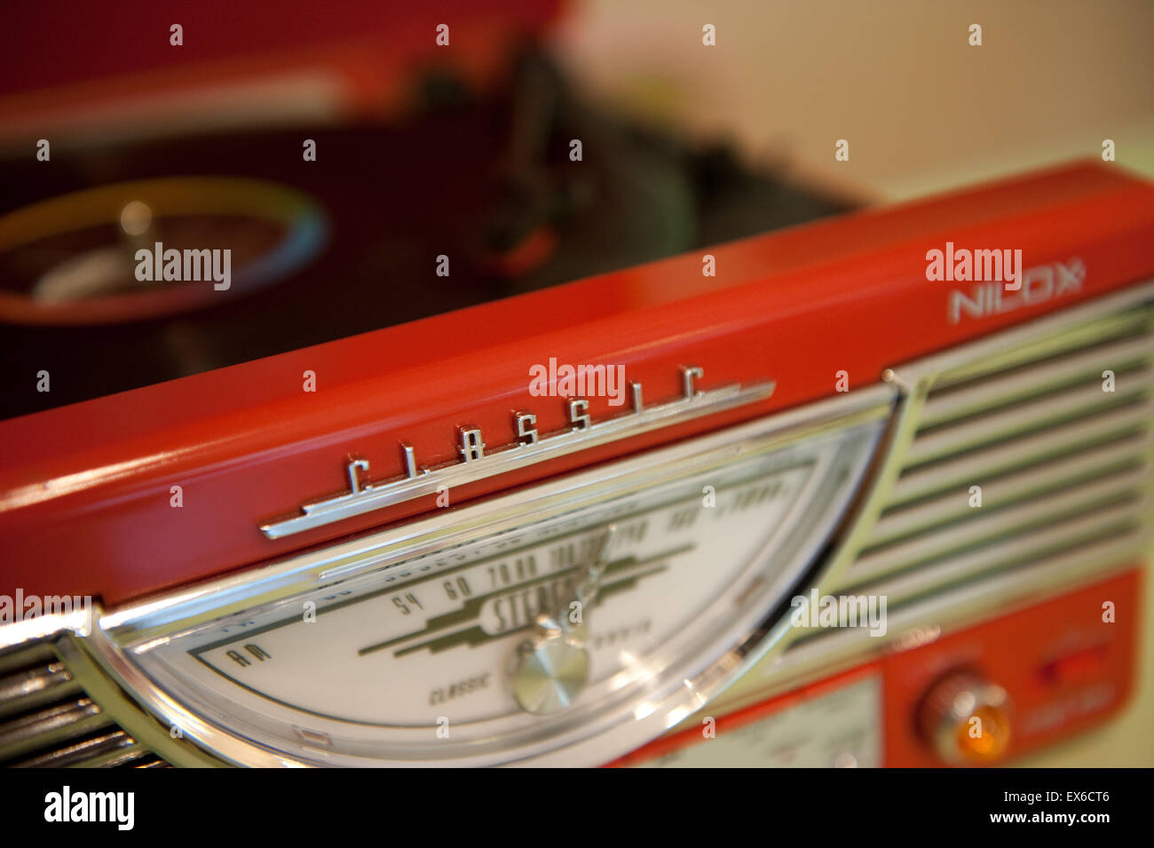 Red record player hi-res stock photography and images - Alamy