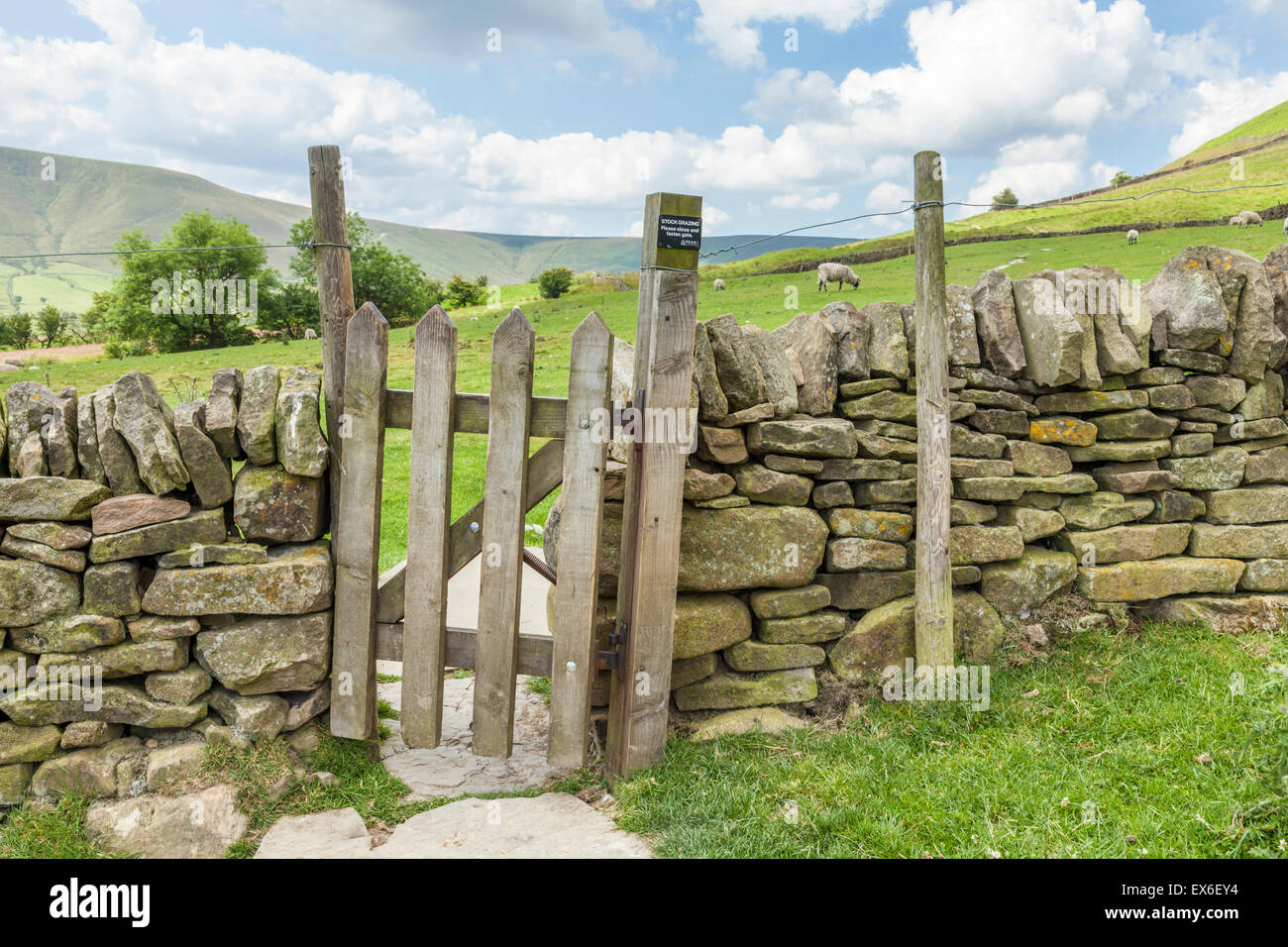 Dry stone wall wooden gate hi-res stock photography and images - Alamy