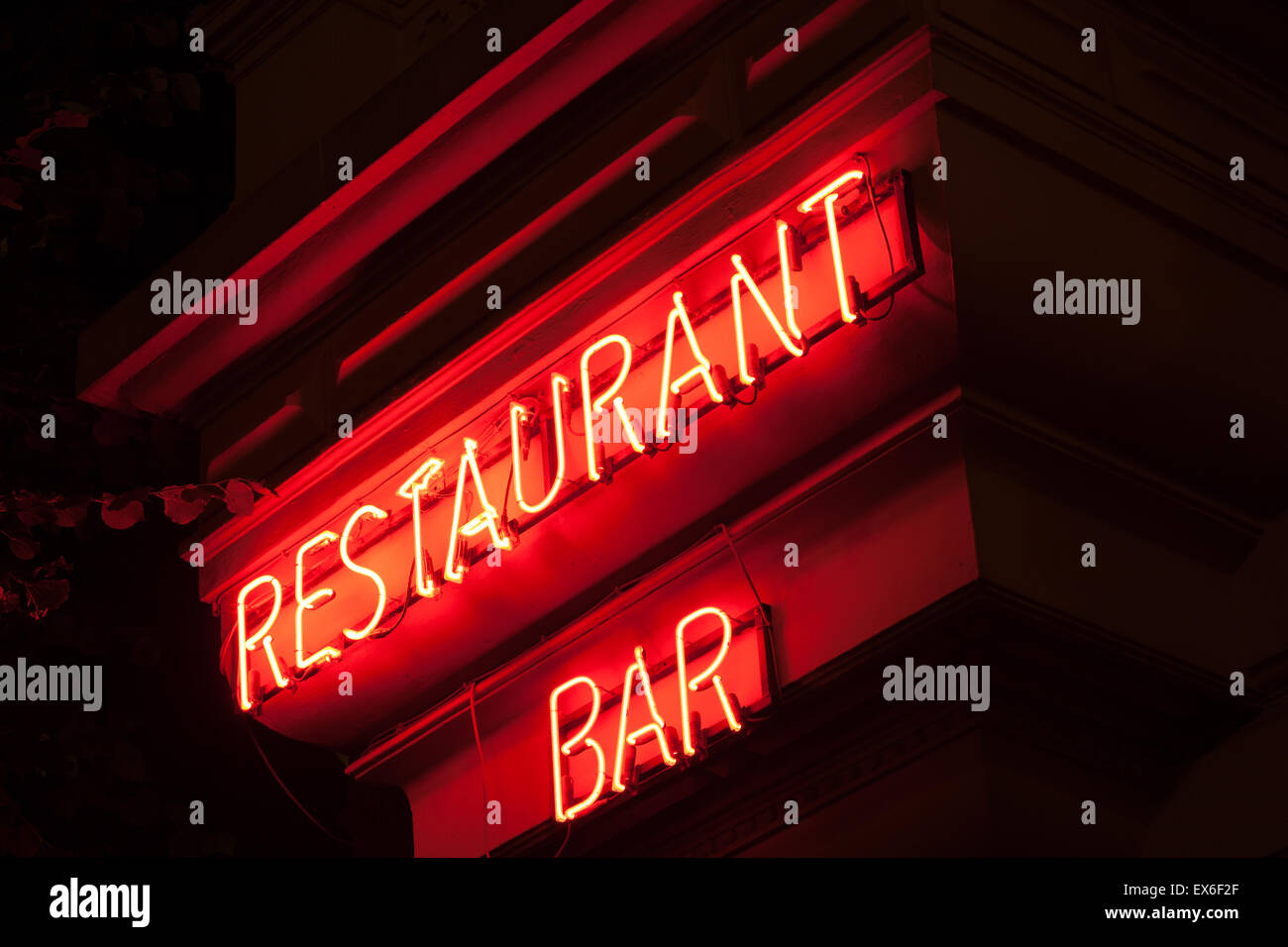 Neon restaurant sign hi-res stock photography and images - Alamy