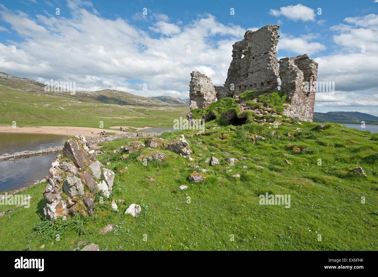The Ruined shell of Ardvreck Castle on the shores of Loch Assynt ...