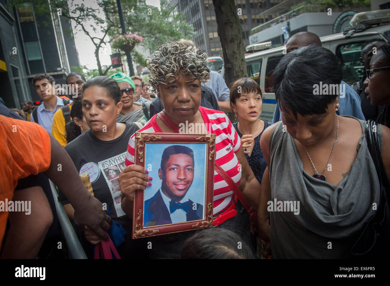 New York, New York, USA. 7th July, 2015. GWEN CARR mother of Eric ...