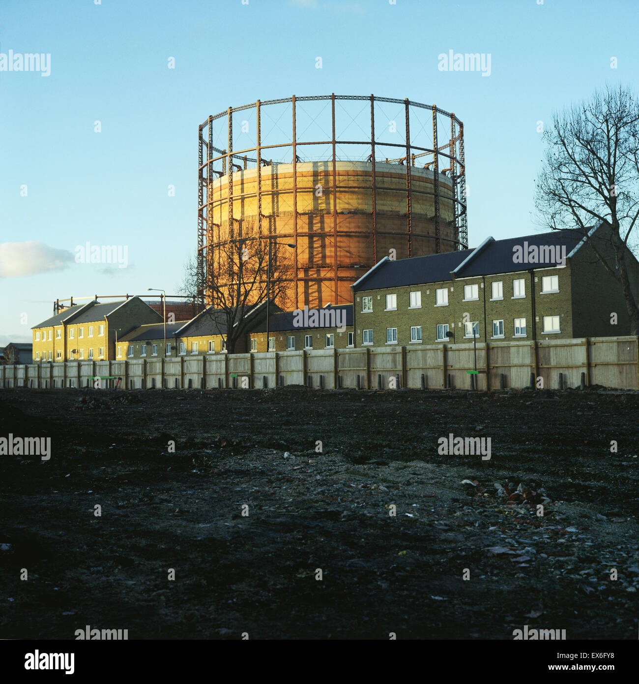 London gasometer hi-res stock photography and images - Alamy