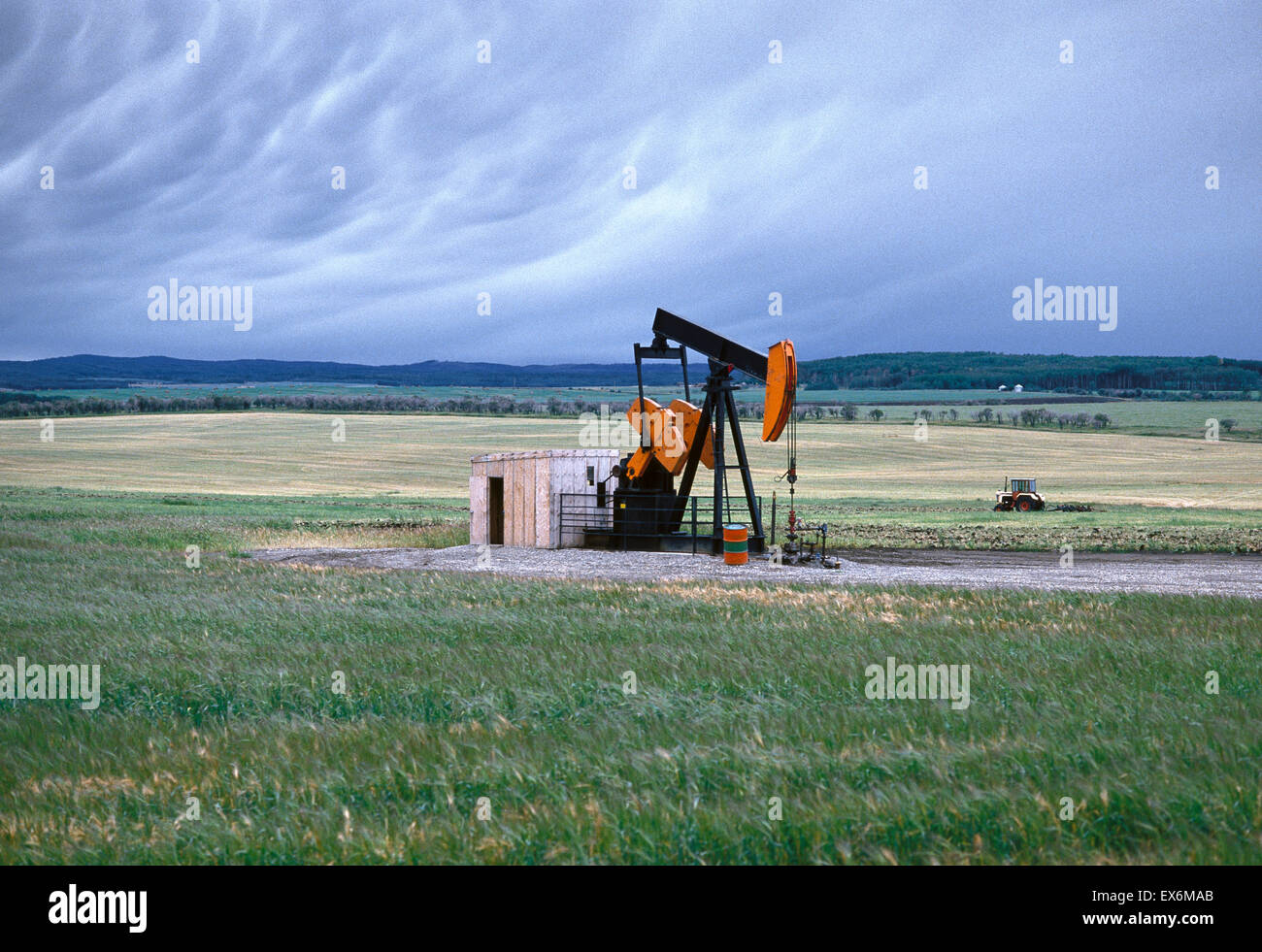 Extracting gas hi-res stock photography and images - Alamy