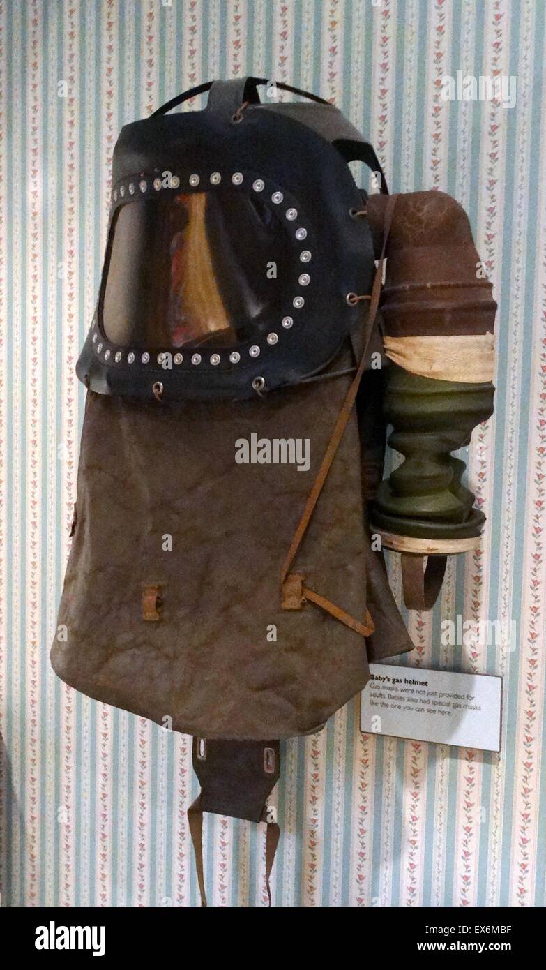 World war ii gas mask hi-res stock photography and images - Alamy