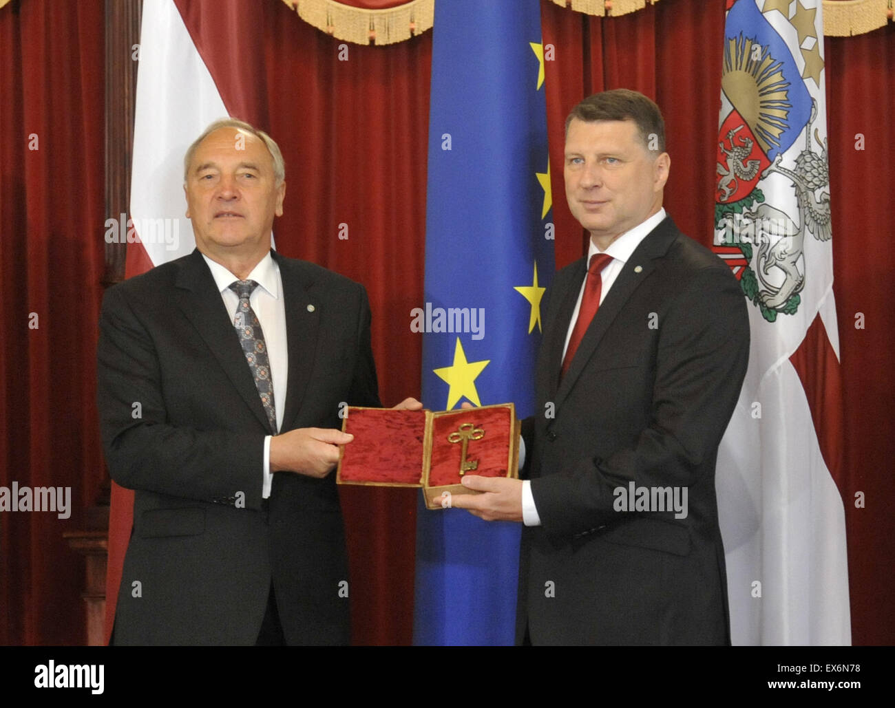 Qun symbol hi-res stock photography and images - Alamy