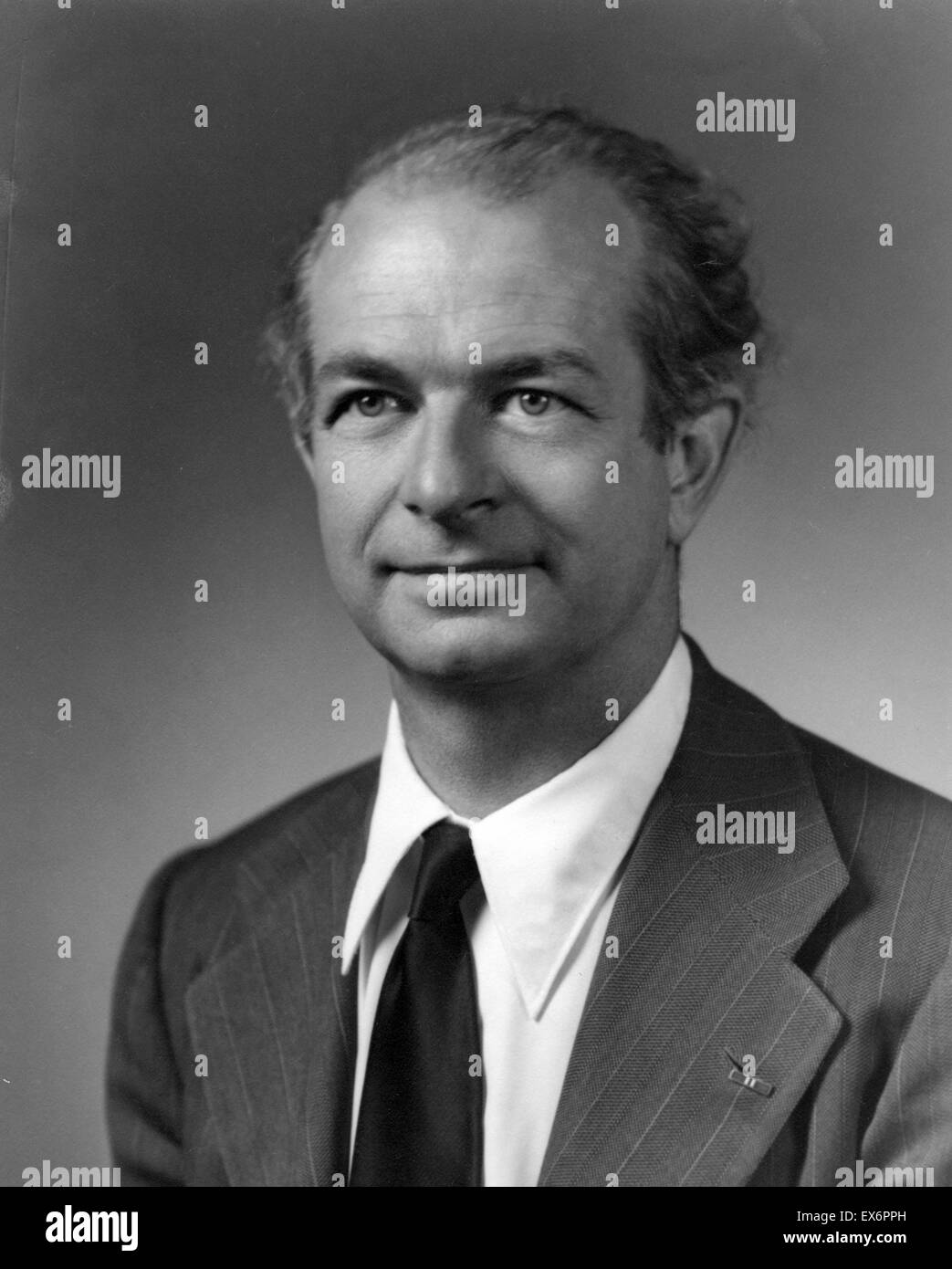 Linus Pauling (1901-1994) American chemist. won the 1954 and 1962 Nobel ...