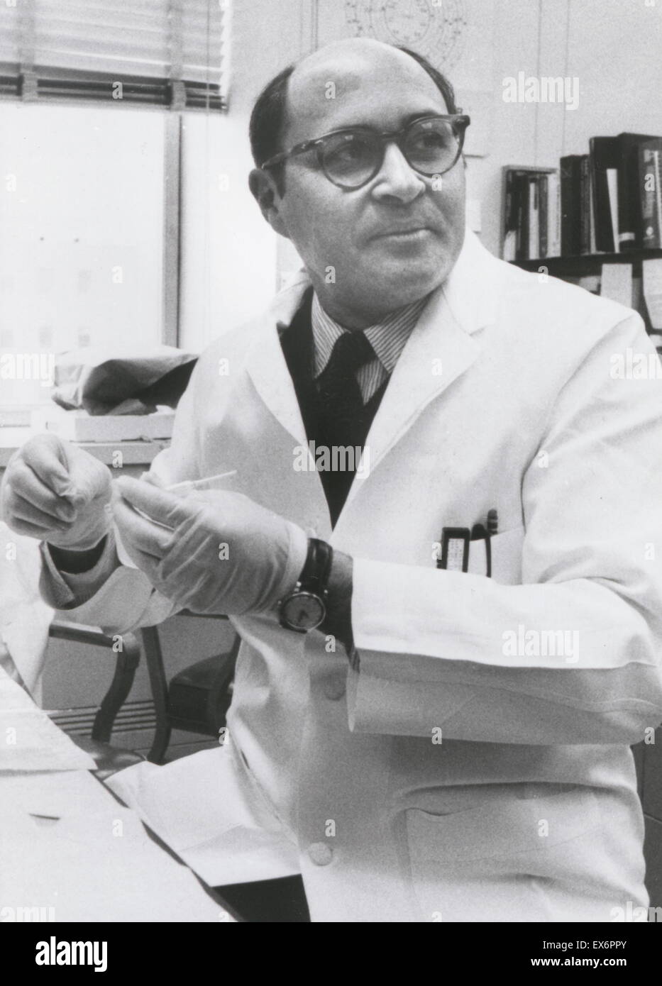 Daniel Nathans (1928-1999) was an American molecular biologist whose ...