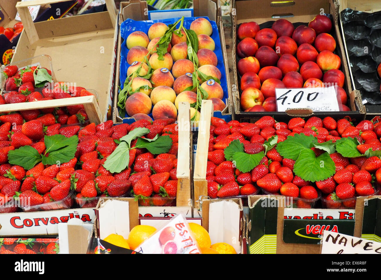 Fresh fruit on display at Mercato Albinelli, Modena Stock Photo - Alamy