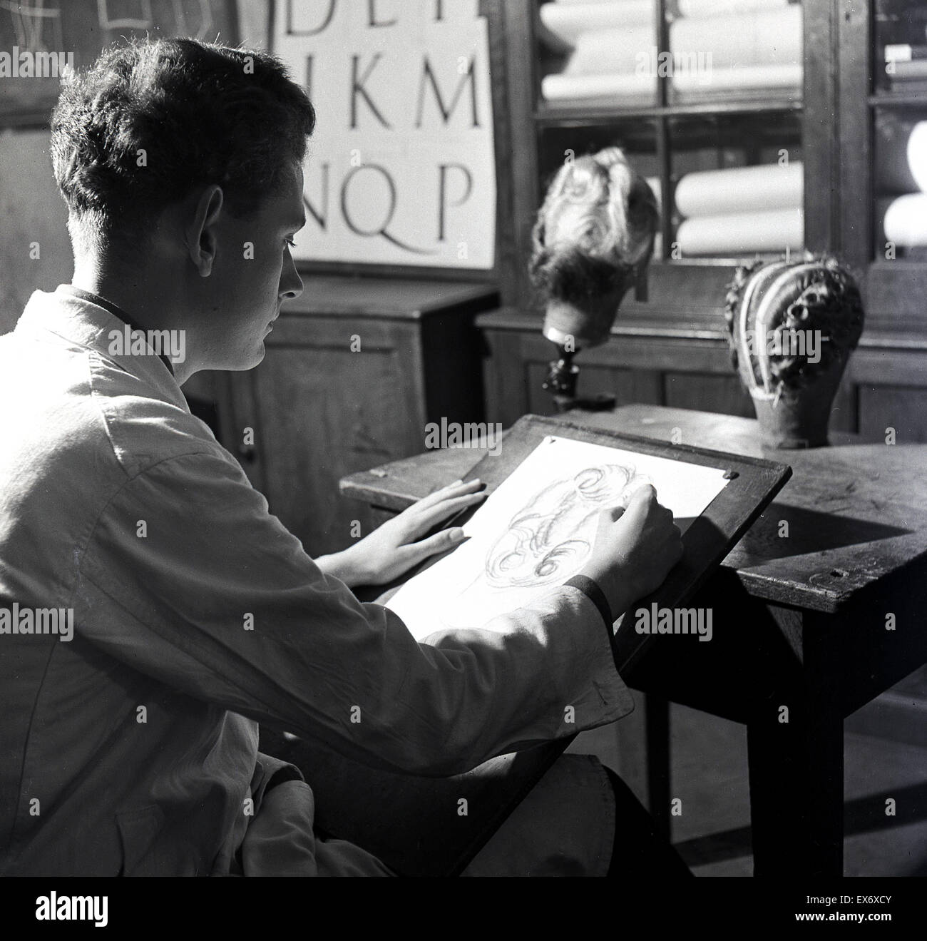 Black and white pencil drawing hi-res stock photography and images - Alamy