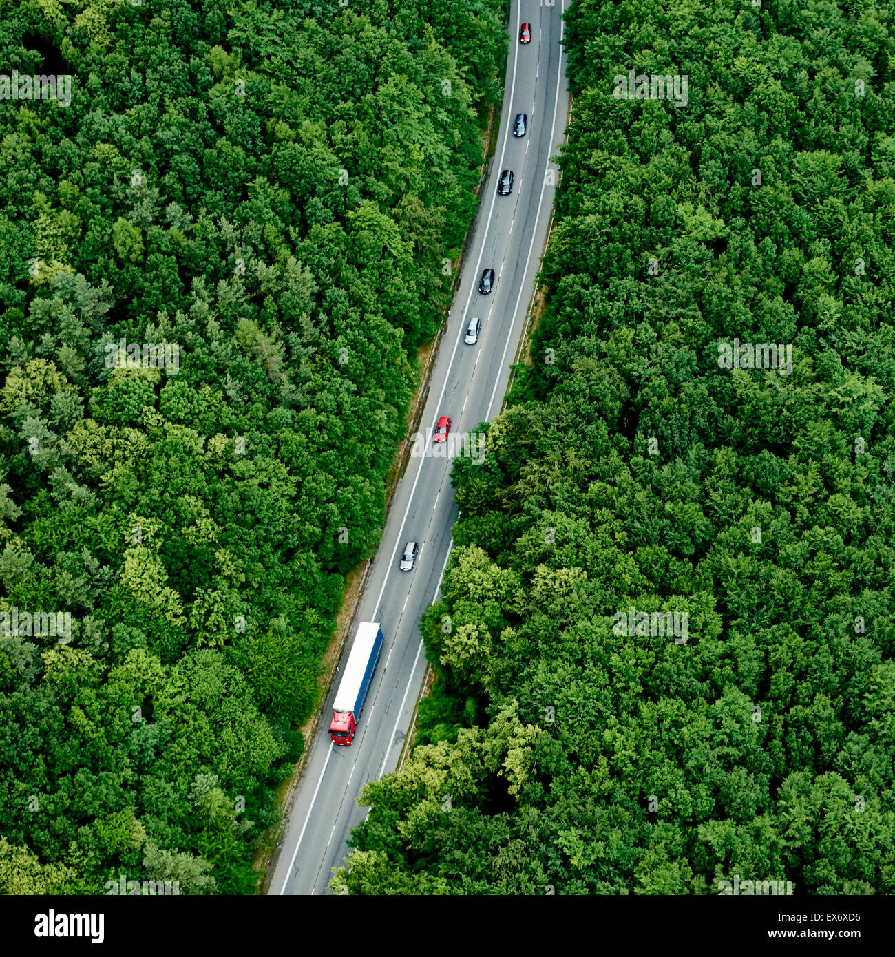 Diverging road hi-res stock photography and images - Alamy