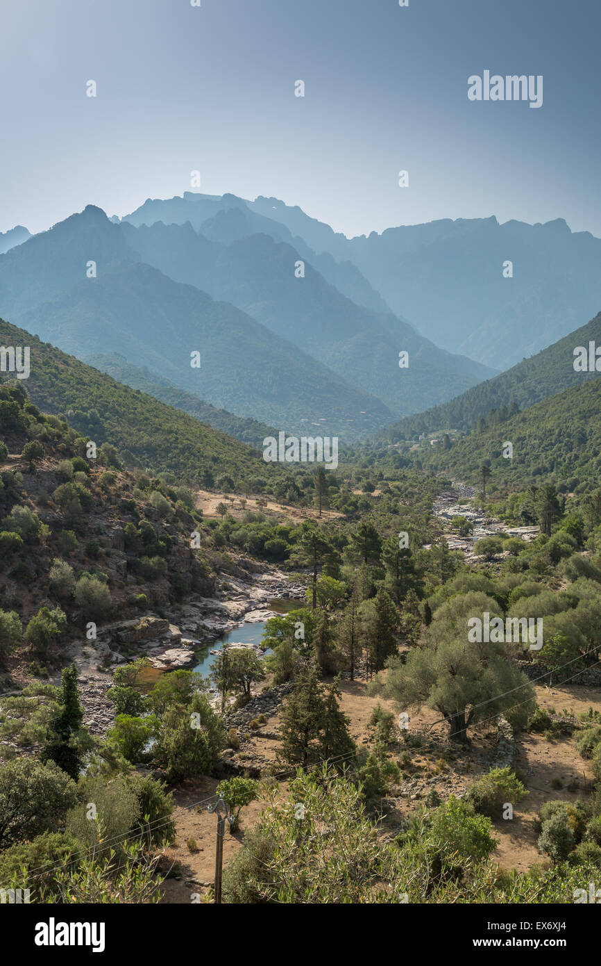 Overlapping mountains hi-res stock photography and images - Alamy