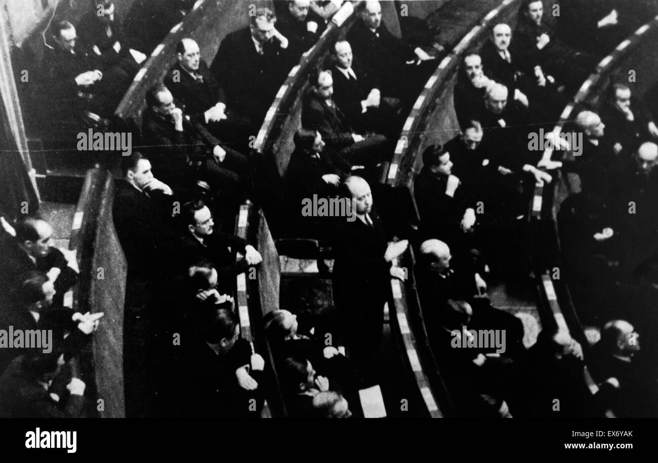 José María Gil-Robles y a prominent Spanish politician in the period ...