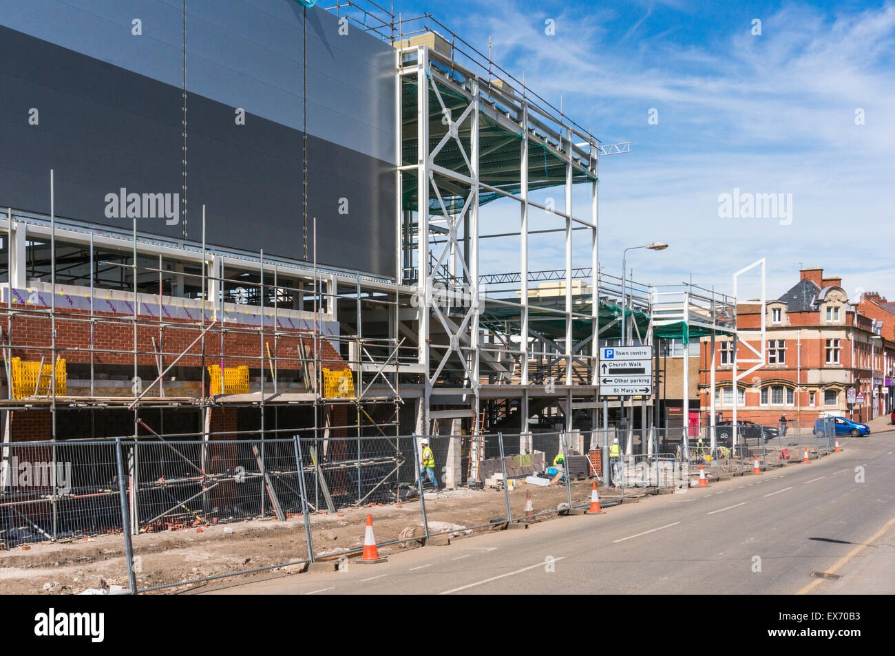 Shopping centre under construction hi-res stock photography and images ...