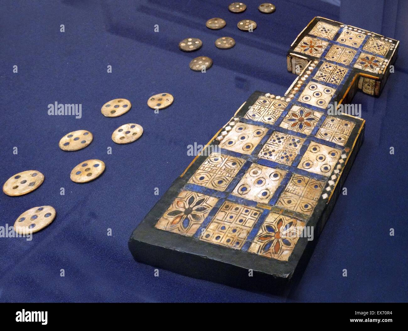 Royal game of ur game hi-res stock photography and images - Alamy