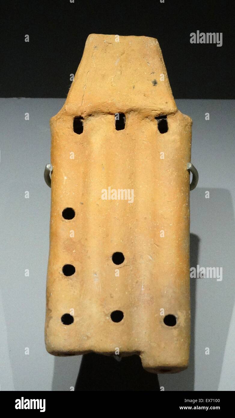 Mayan ceramic triple barrelled flute. 600-900 AD Stock Photo - Alamy
