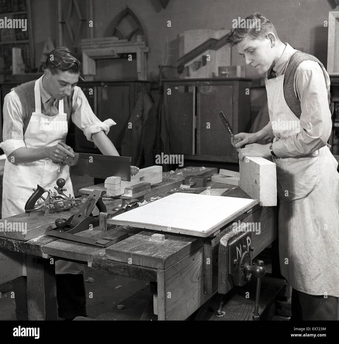 1950s historical male work bench hi-res stock photography and images ...