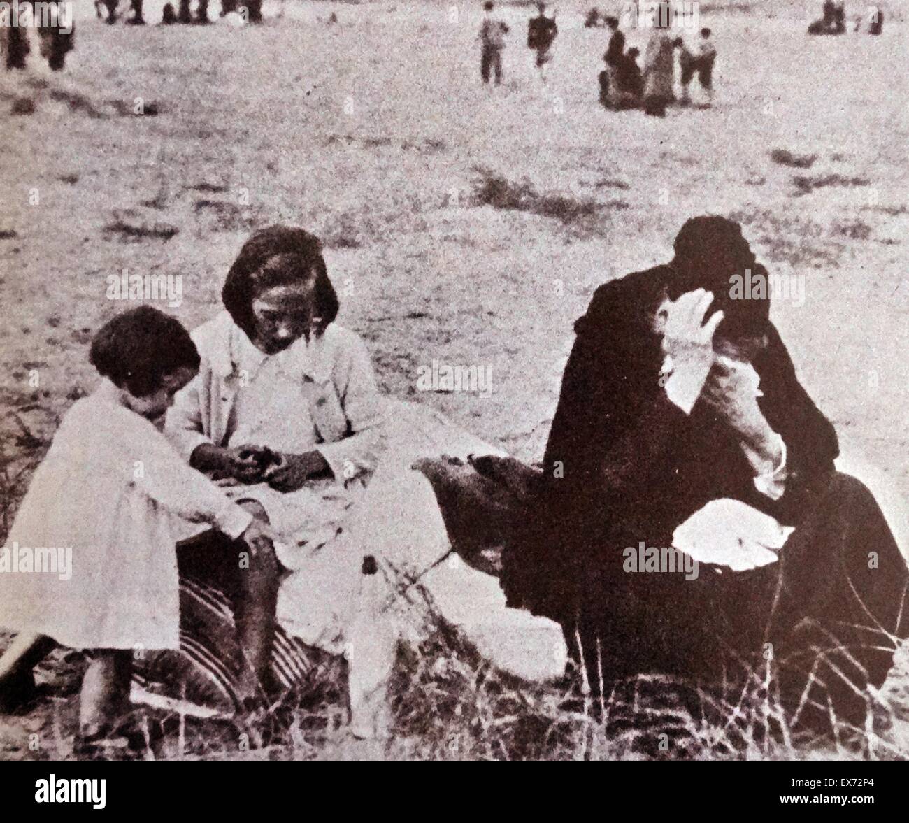 Spanish refugees, during the Spanish Civil War Stock Photo - Alamy
