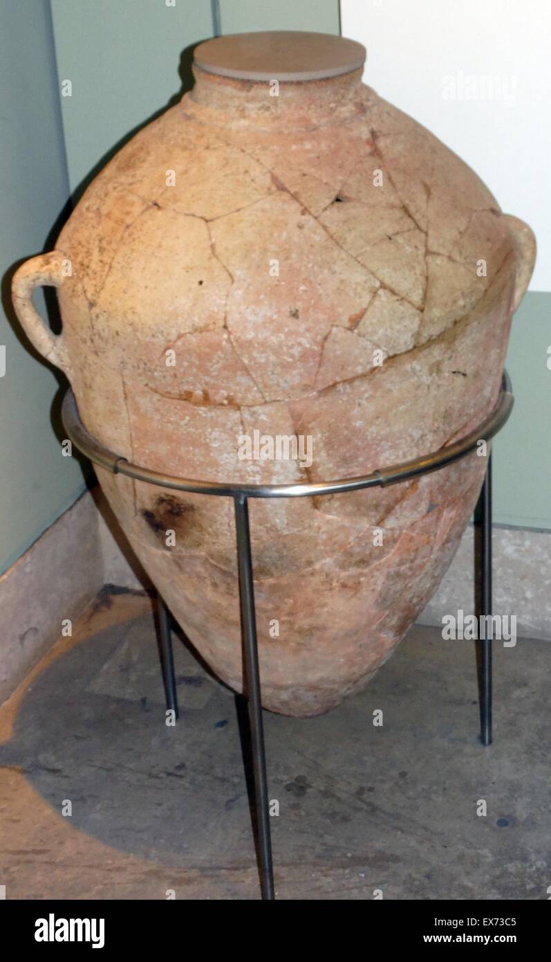Storage jar from Tell es-Sa‘idiyeh, Late Bronze Age From Stratum XIV ...