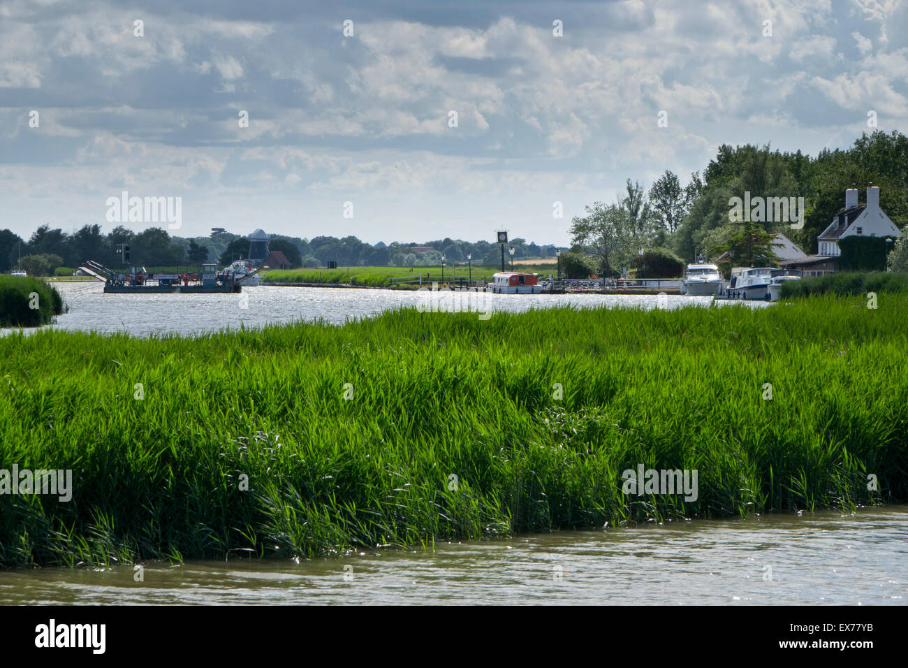 Reedham Ferry River yare Stock Photo - Alamy
