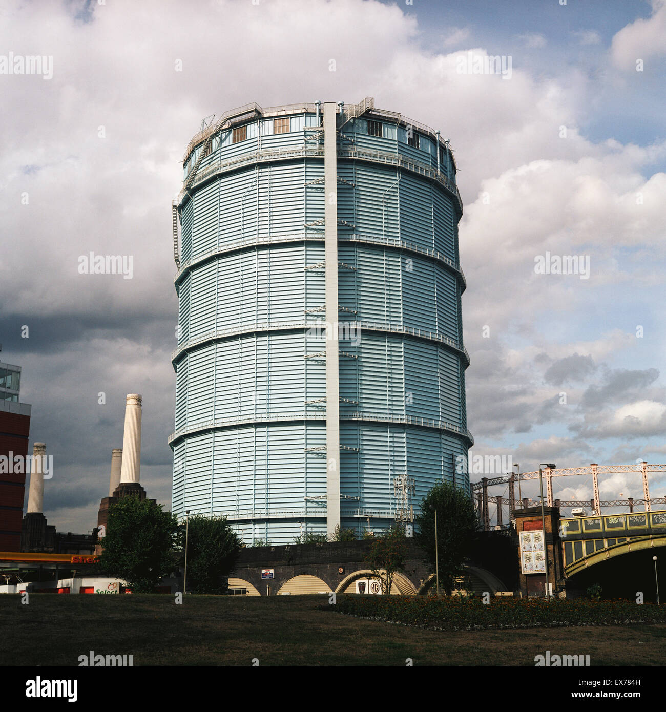 Gasometer england hi-res stock photography and images - Alamy