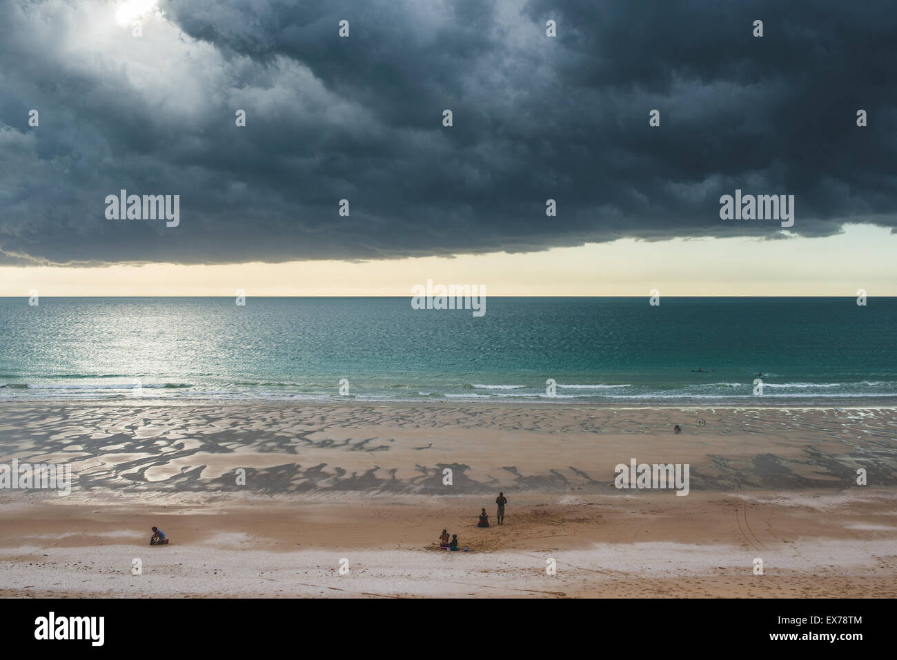 Cable beach storm in the wet hi-res stock photography and images - Alamy