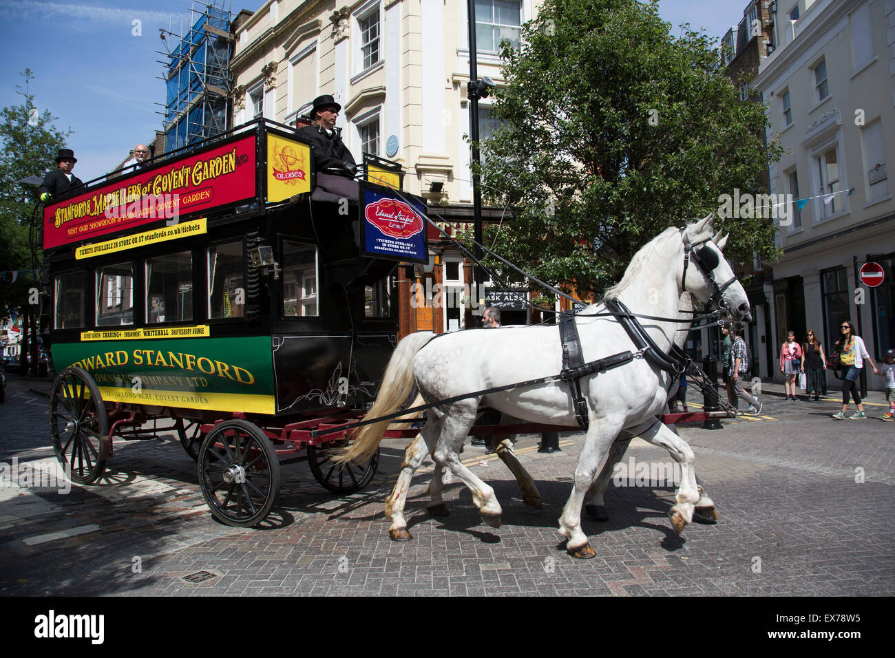Horse drawn carriage london hi-res stock photography and images - Alamy