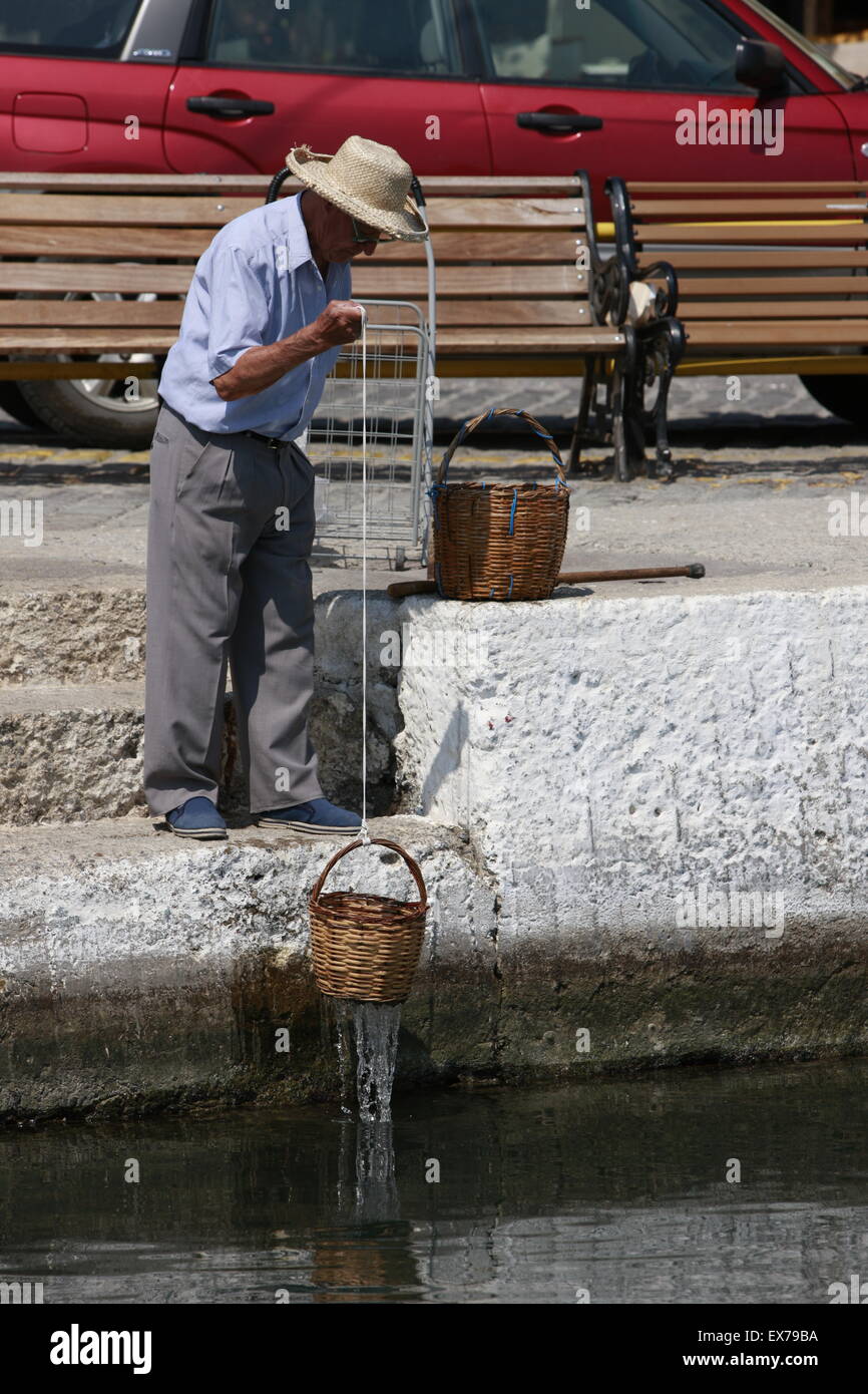 Agitating water hi-res stock photography and images - Alamy
