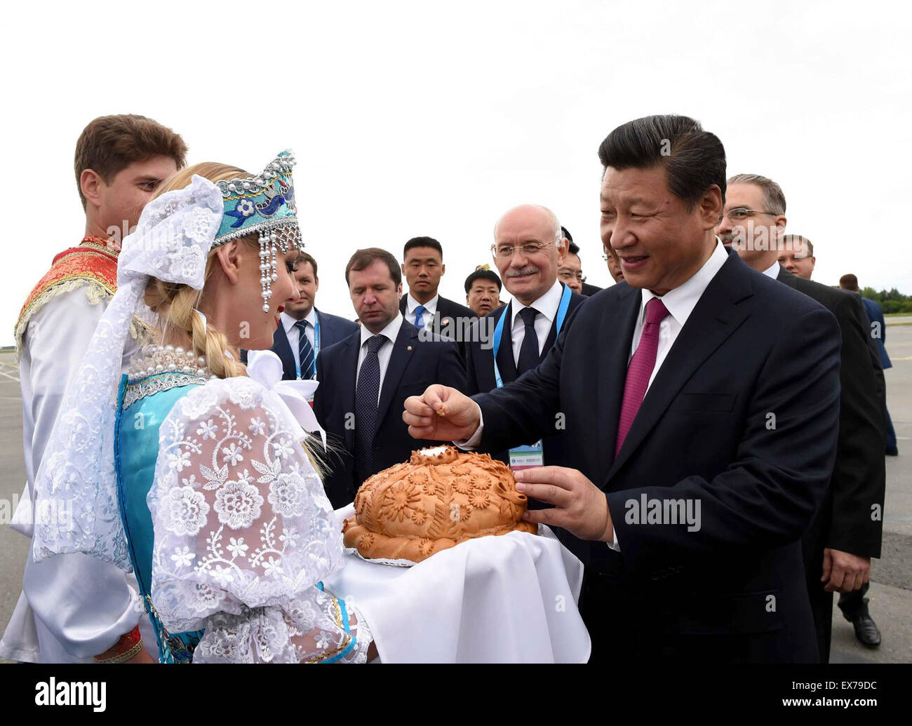 Ufa. 8th July, 2015. Chinese President Xi Jinping (R, front) tastes ...